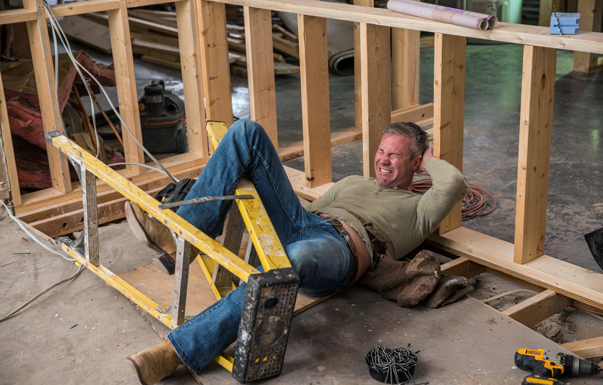 Signs It’s Time to See a Chiropractor After a Fall Injury